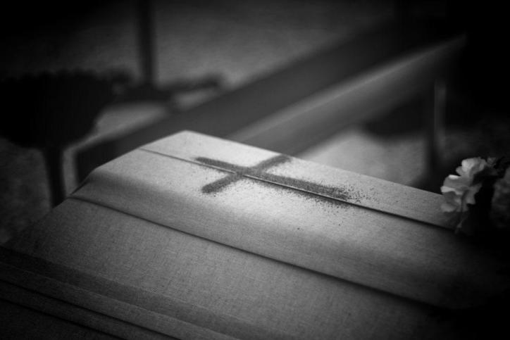 Un croque-mort raconte des anecdotes... assez invraisemblables! | Planet.fr